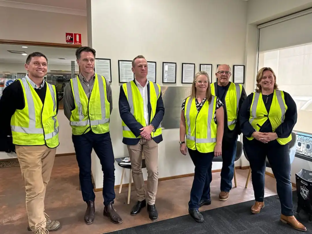 NSW Premier Chris Minns Visits Apollo Engineering Tamworth